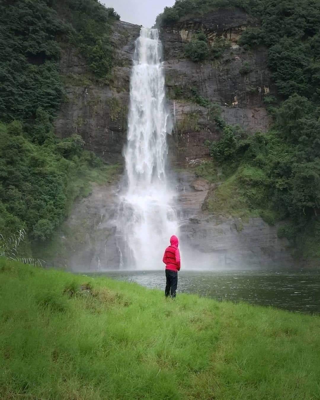 Discover The Hidden Beauty Of Gartmore Falls » Tour My Lanka - Travel Blog